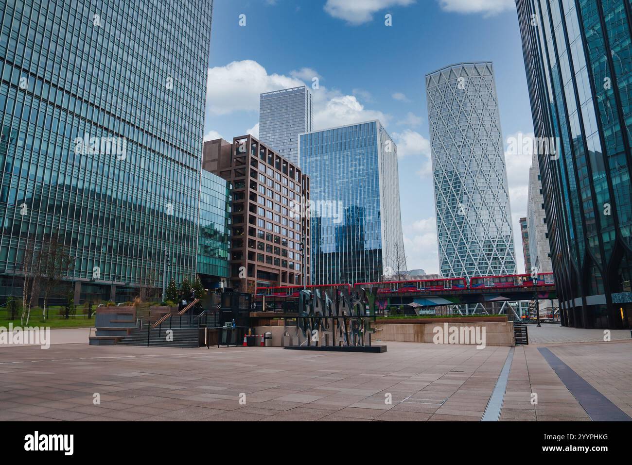 Dynamic skyline sleek skyscrapers modern hi-res stock photography and ...