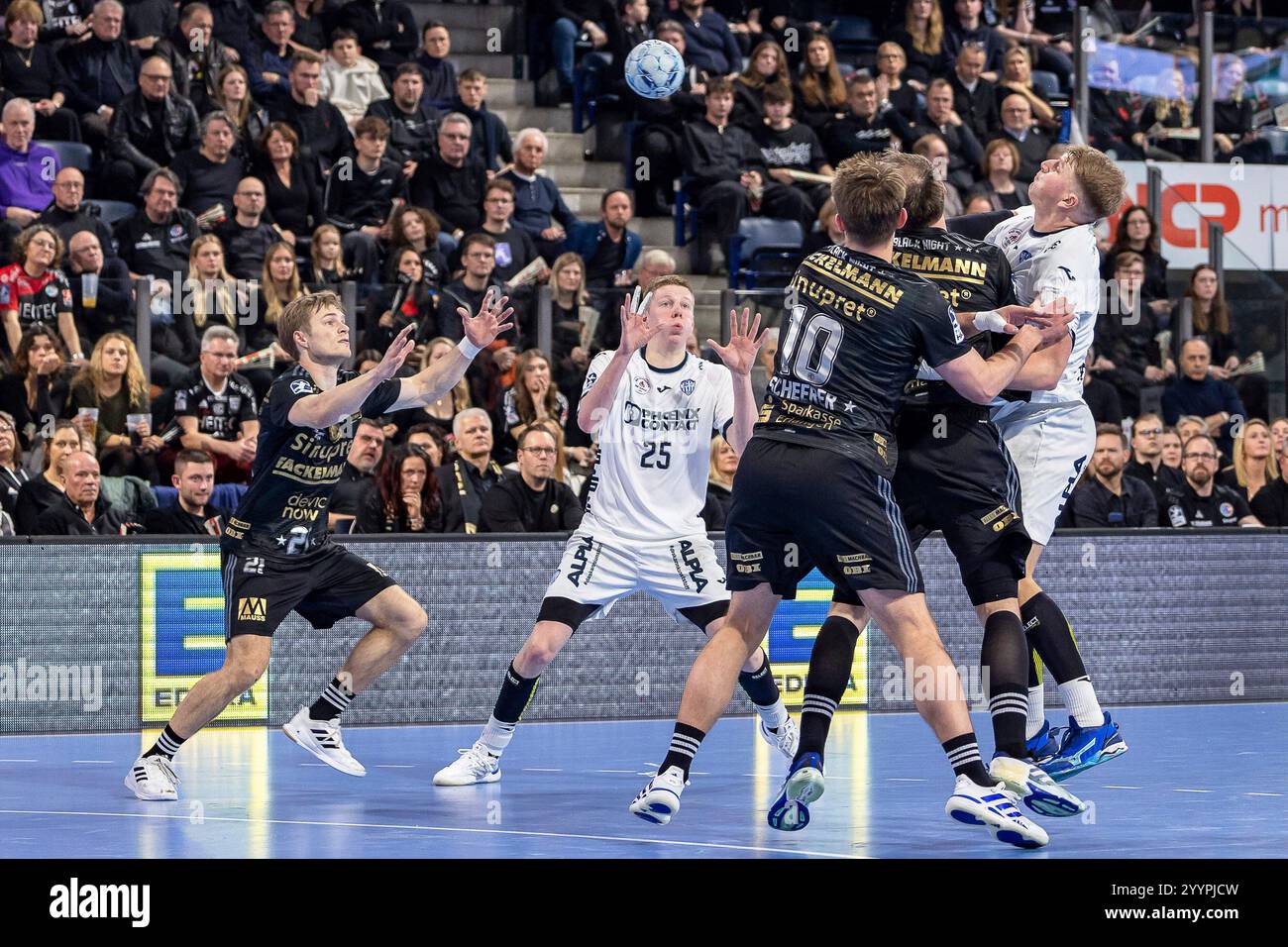 Nuernberg, Deutschland. 22nd Dec, 2024. Niels Versteijnen (TBV Lemgo ...