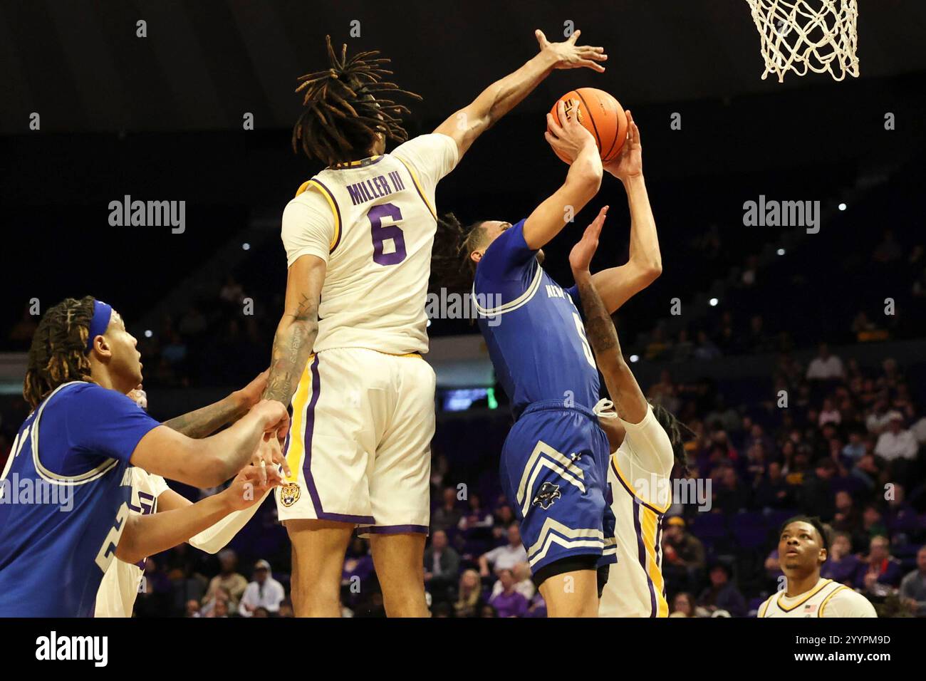 Baton Rouge, United States. 22nd Dec, 2024. LSU Tigers forward Robert ...