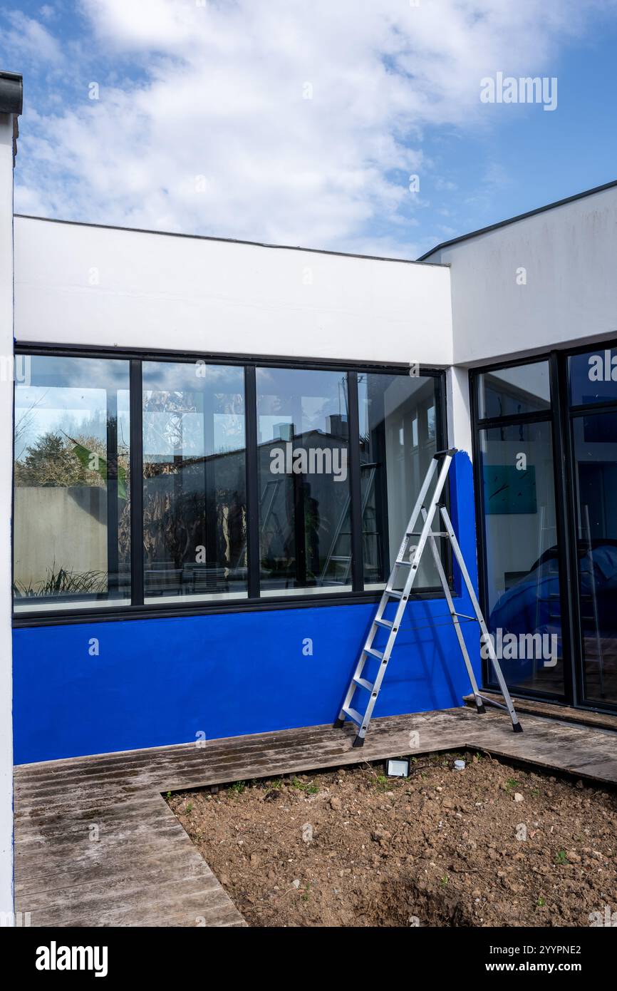 blue paint job on a modern house. blue House With Creative Colorful ...