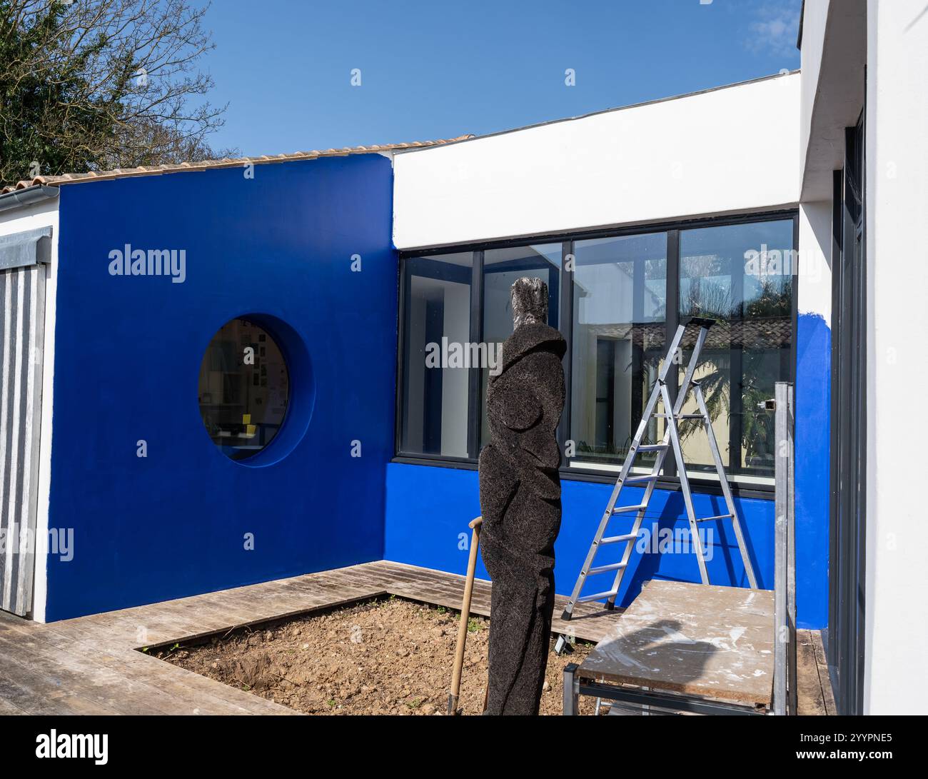 blue paint job on a modern house. blue House With Creative Colorful ...