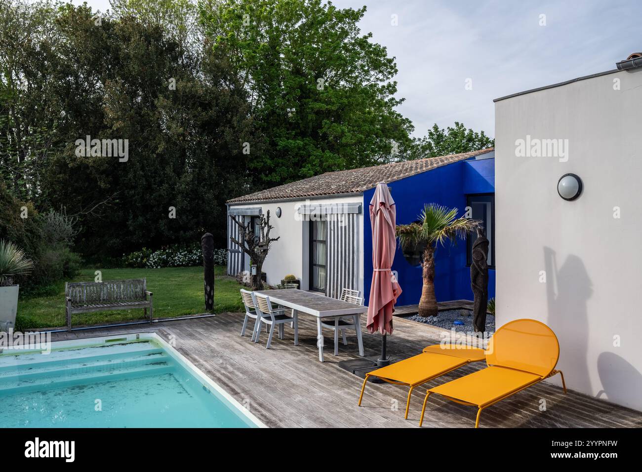 blue paint job on a modern house. blue House With Creative Colorful ...