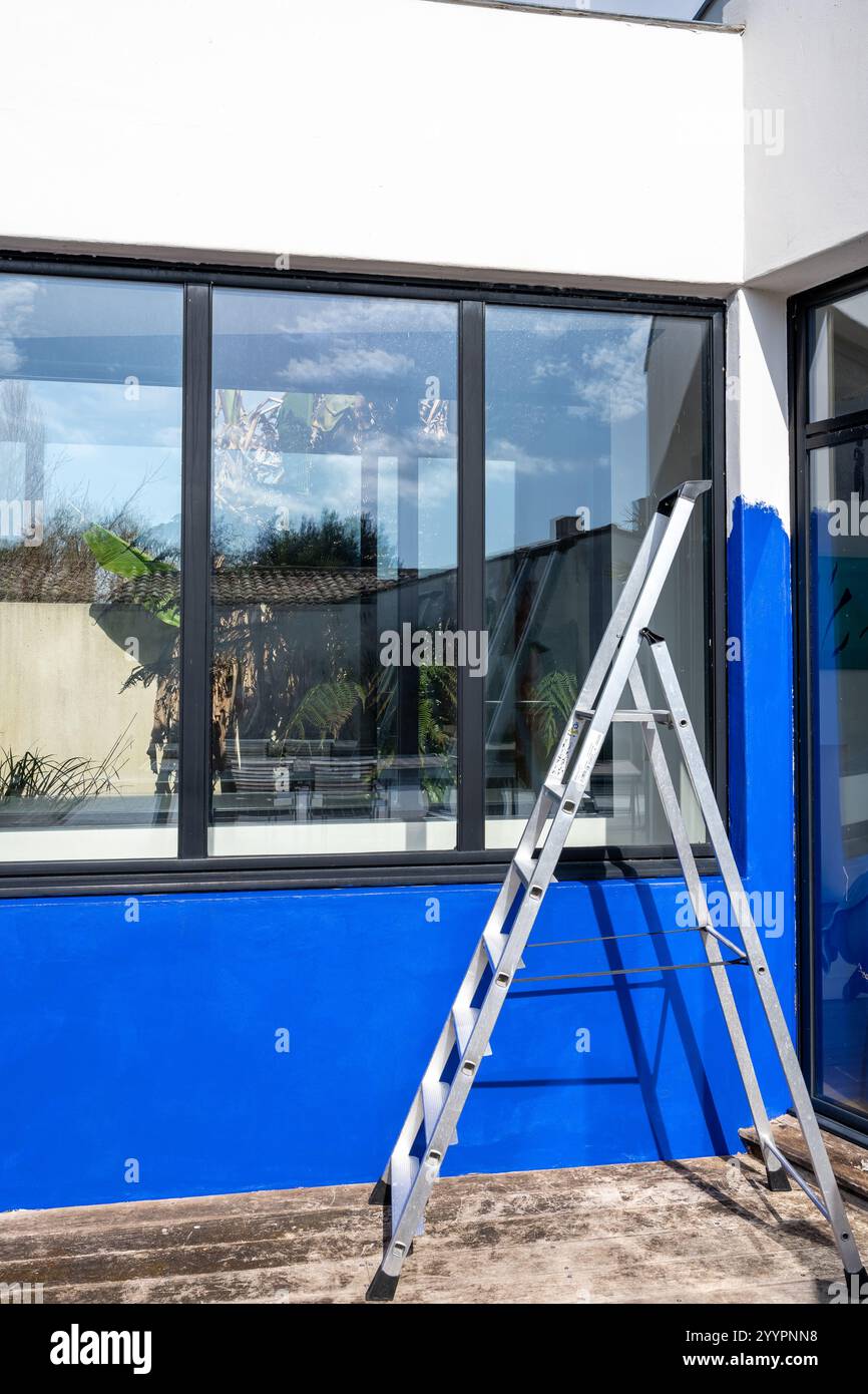 blue paint job on a modern house. blue House With Creative Colorful ...