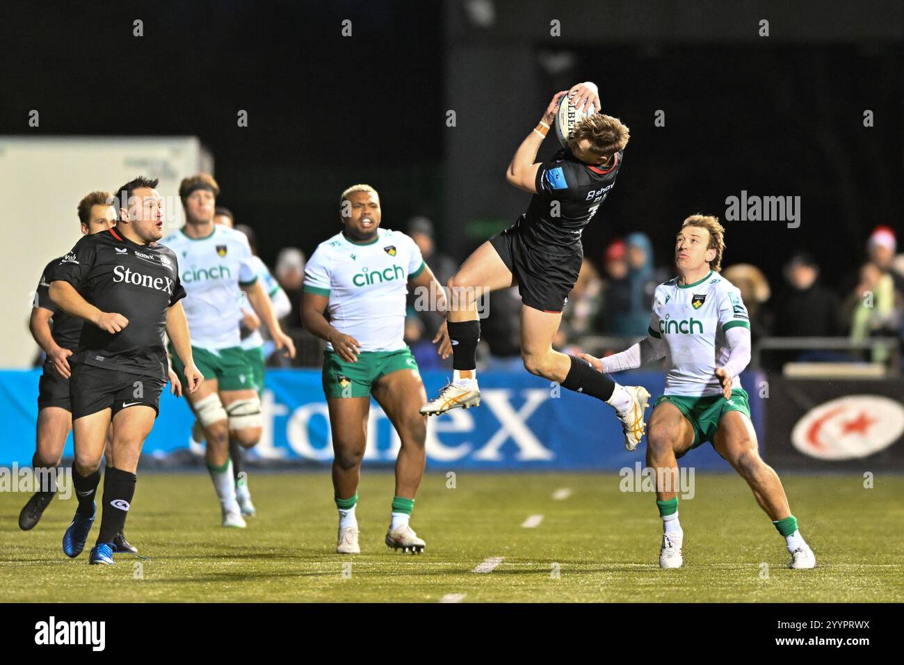 Tobias Elliott of Saracens secures the high ball during the Gallagher ...