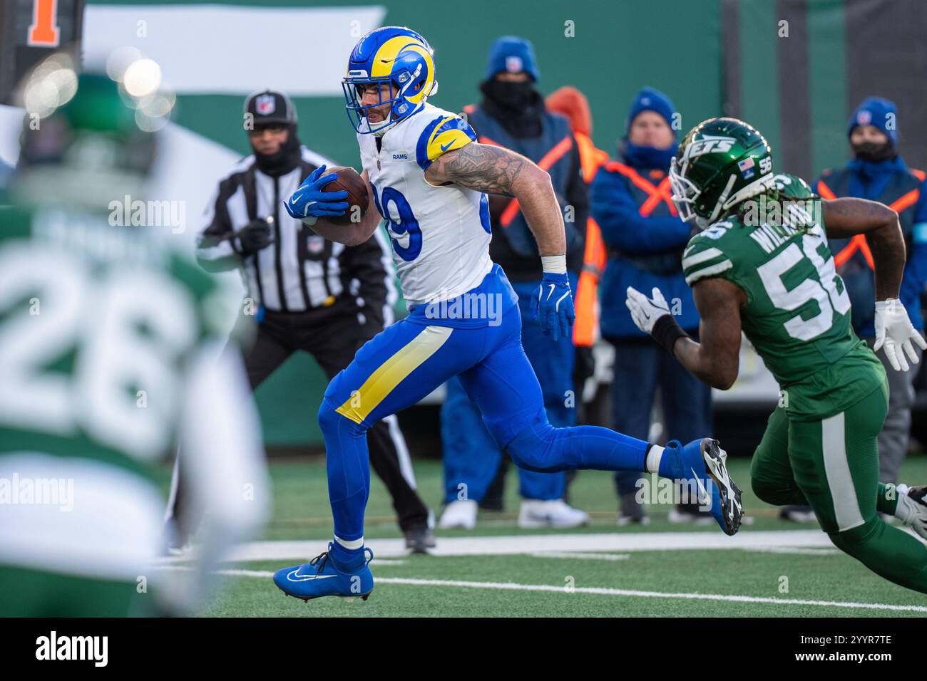 Los Angeles Rams tight end Tyler Higbee (89) runs with the call after ...