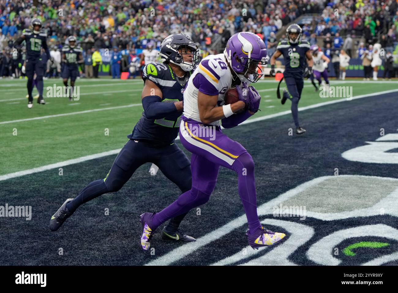 Minnesota Vikings wide receiver Justin Jefferson (18) catches a 14-yard ...