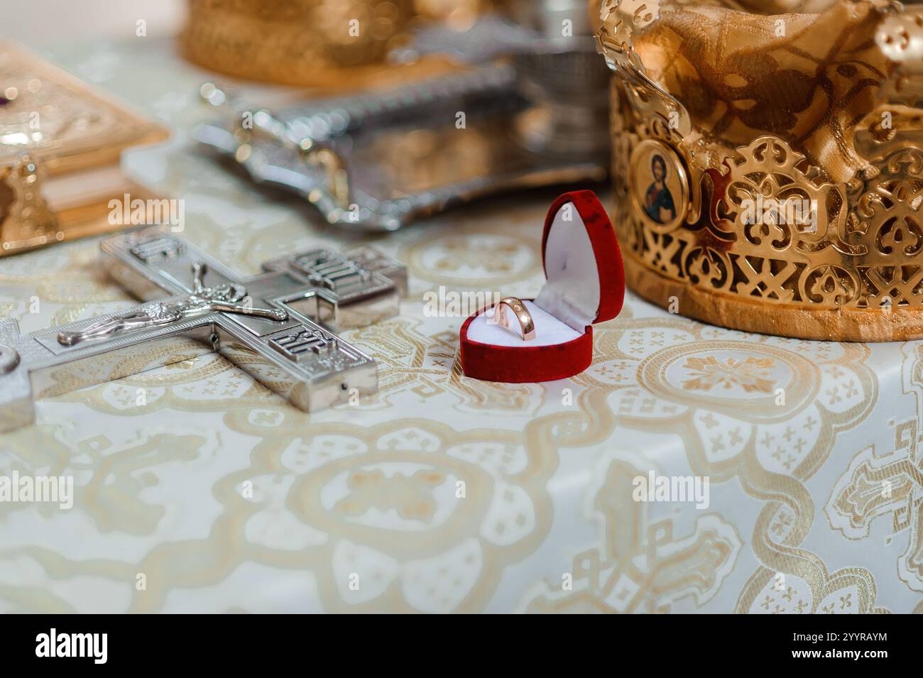 Religious silver artifacts hi-res stock photography and images - Alamy