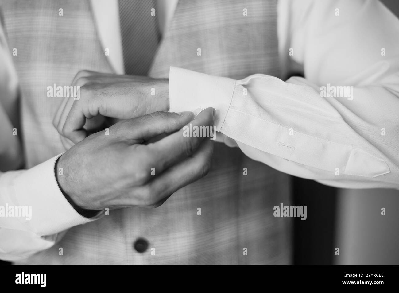 Elegant outfit styling hi-res stock photography and images - Alamy