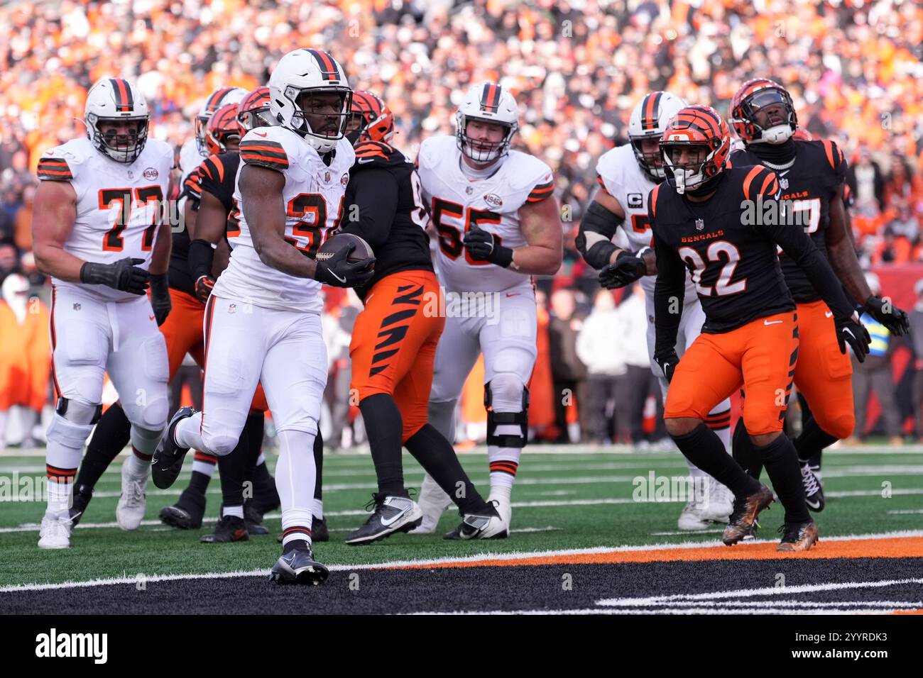 Cleveland Browns running back Jerome Ford scores a touchdown during the ...