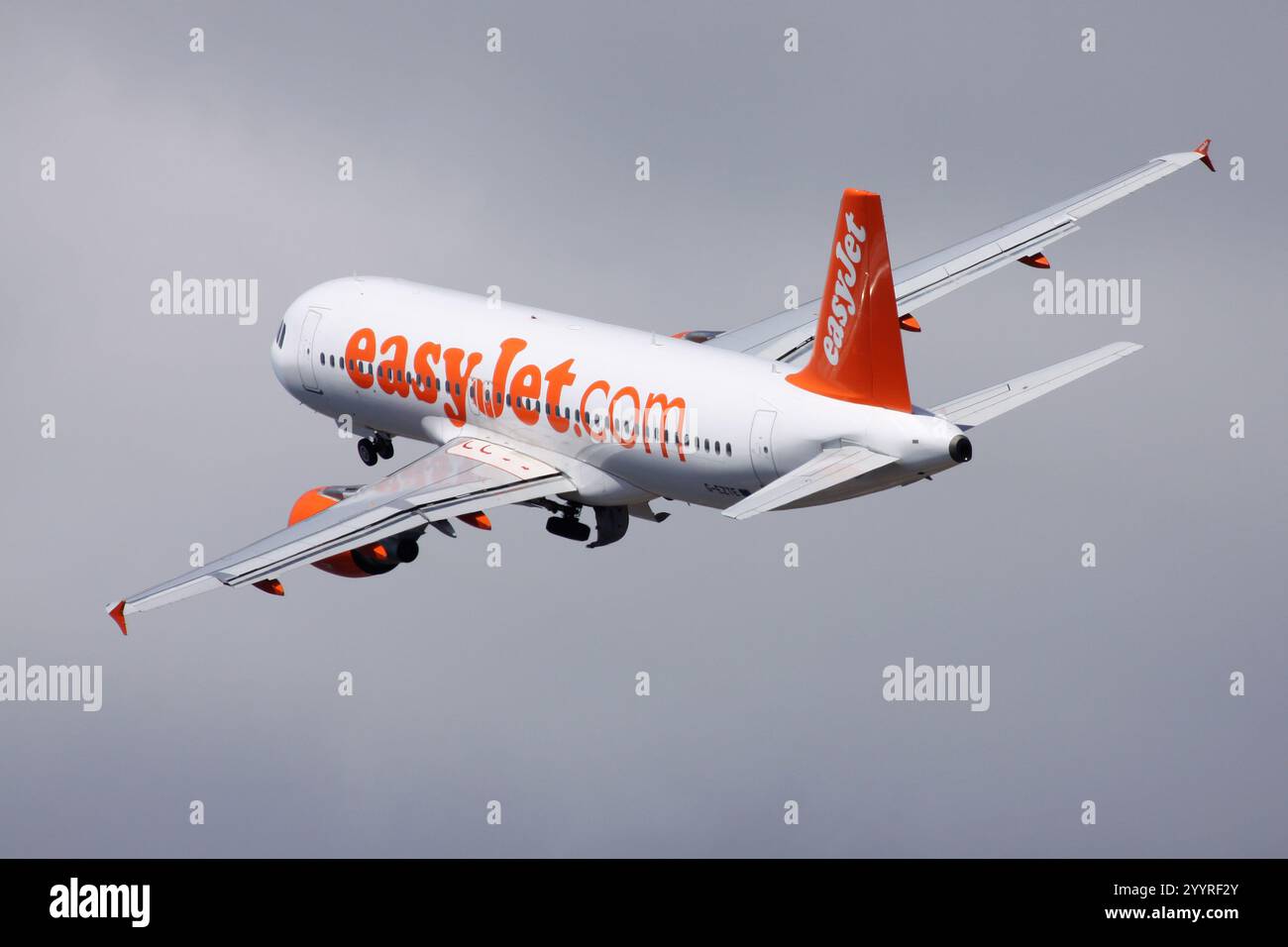 EasyJet Airbus A320 G-EZTE soaring in a steep curve upon departure from ...