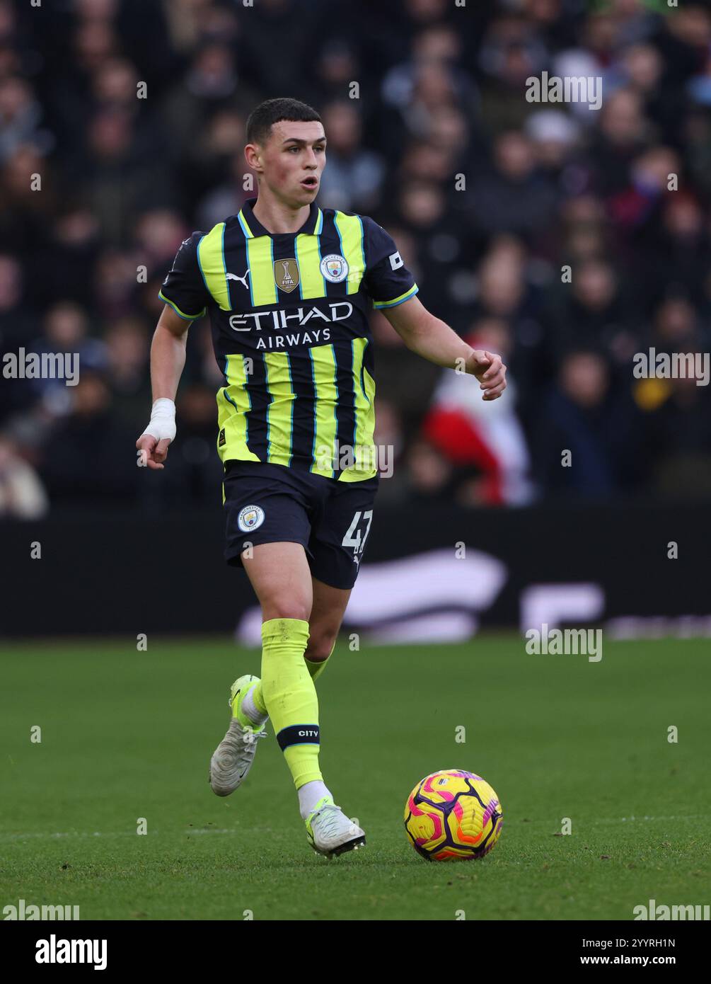 Birmingham, UK. 21st Dec, 2024. Phil Foden (MC) at the Aston Villa v ...
