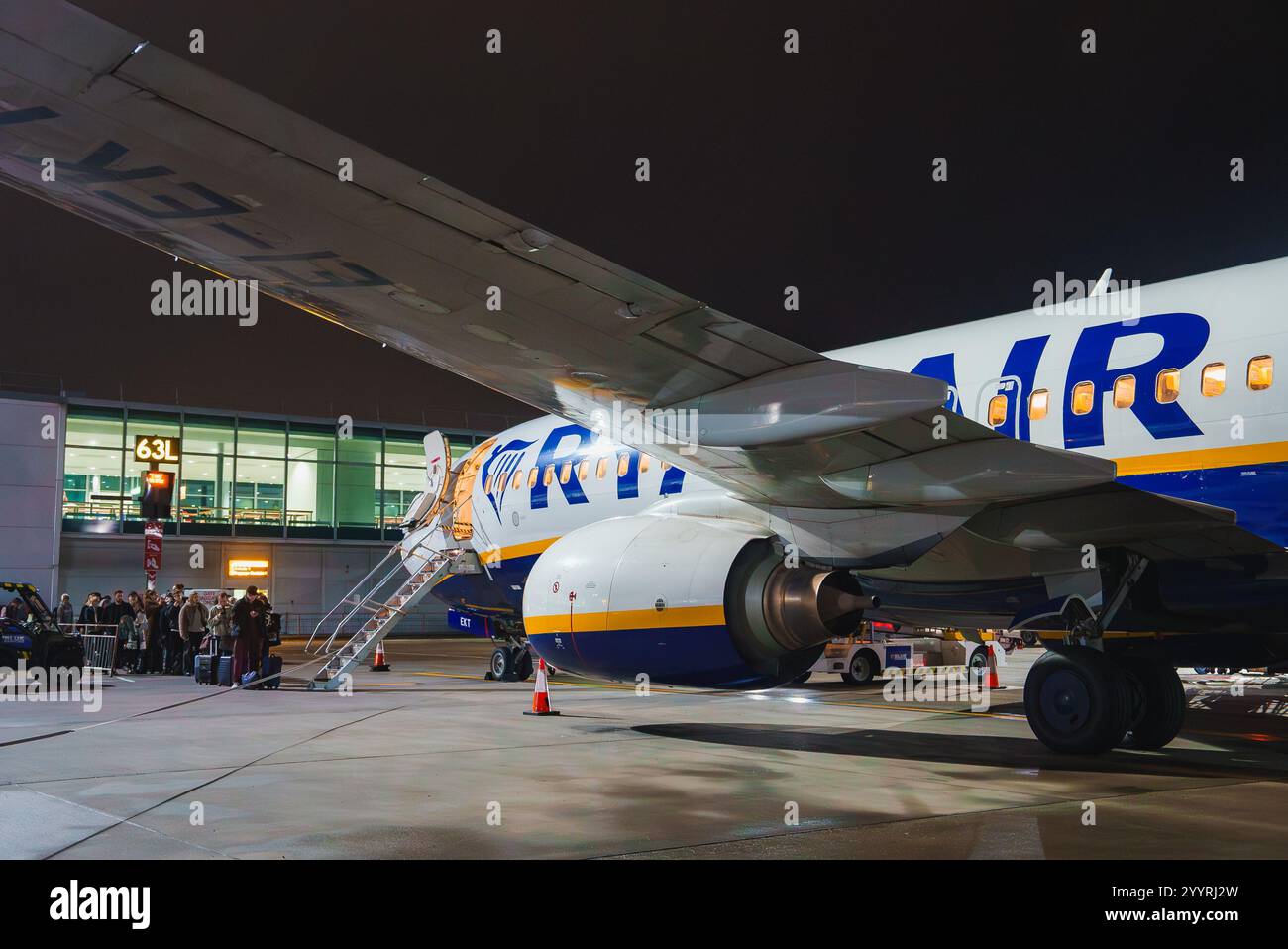 Boarding aircraft by staircase hi-res stock photography and images - Alamy