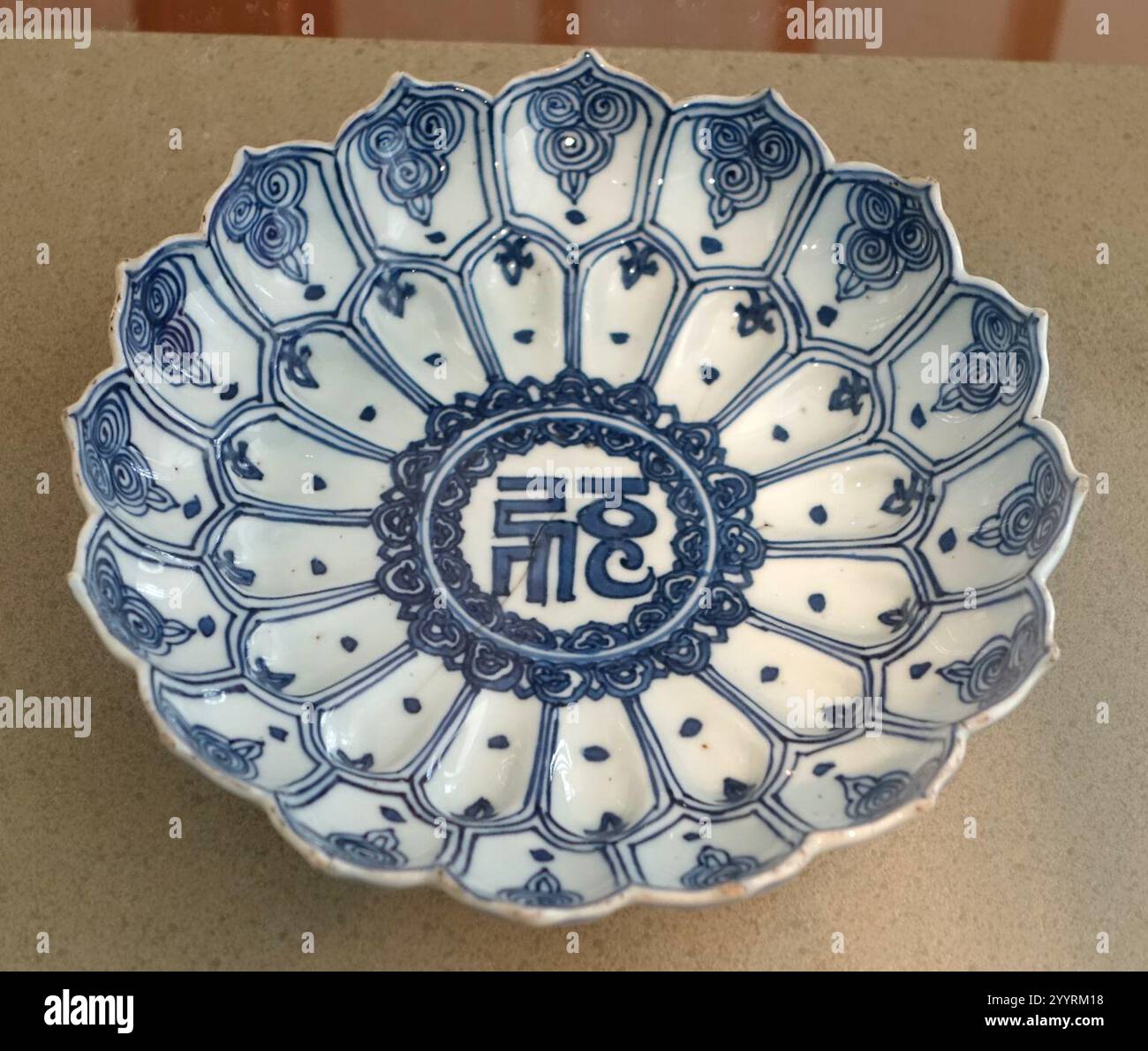 Dish in form lotus hi-res stock photography and images - Alamy