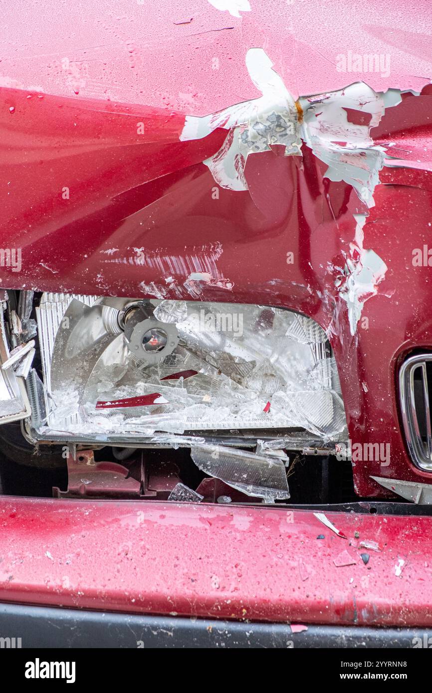 Car front view dented hi-res stock photography and images - Alamy