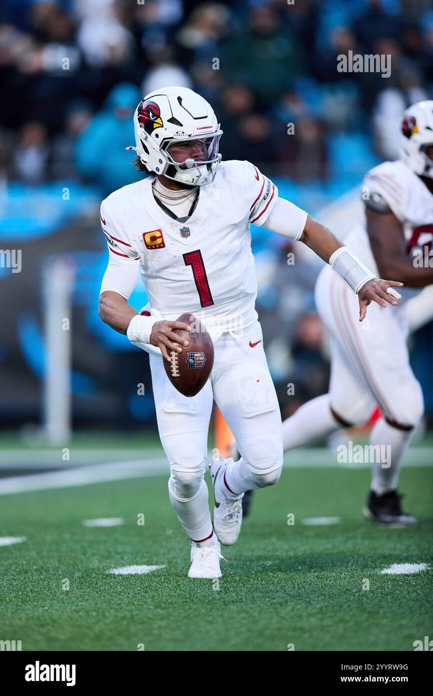 Arizona Cardinals quarterback Kyler Murray (1) scrambles out of the ...
