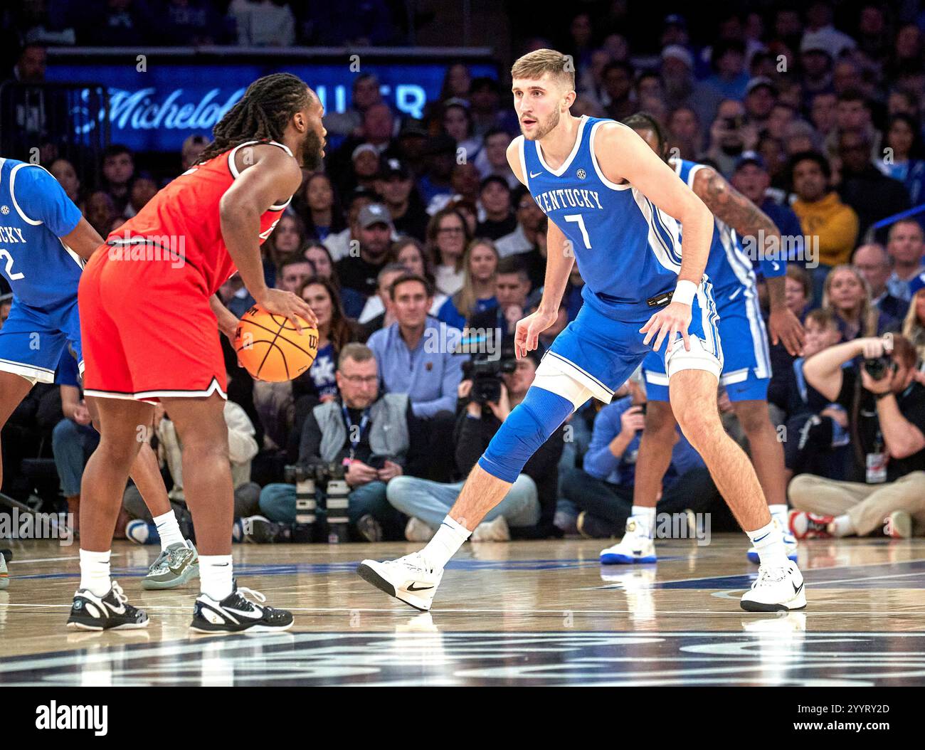 Kentucky Wildcats forward Andrew Carr (7) defends Ohio State Buckeyes ...