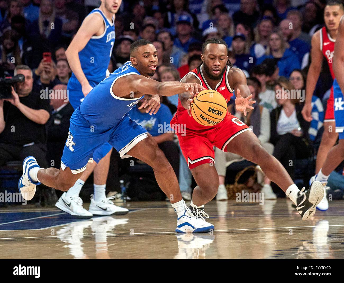 Kentucky Wildcats guard Lamont Butler (1) and Ohio State Buckeyes guard ...