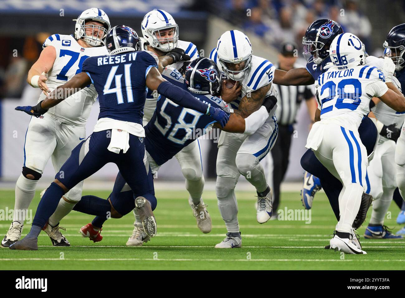 Tennessee Titans outside linebacker Harold Landry III (58) tackles ...