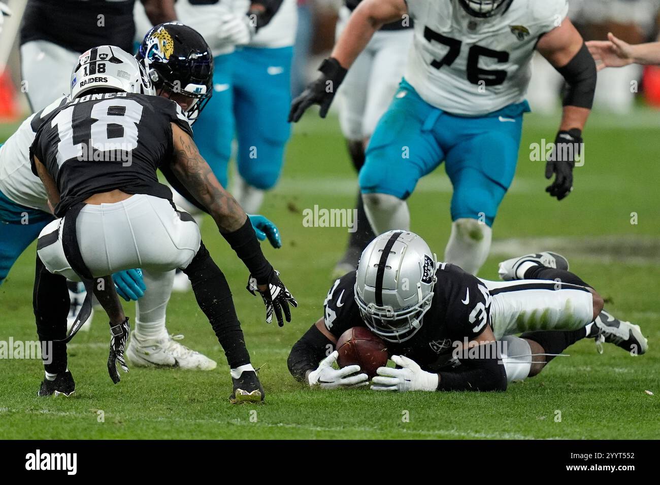 Las Vegas Raiders safety Thomas Harper (34) recovers a fumble against ...