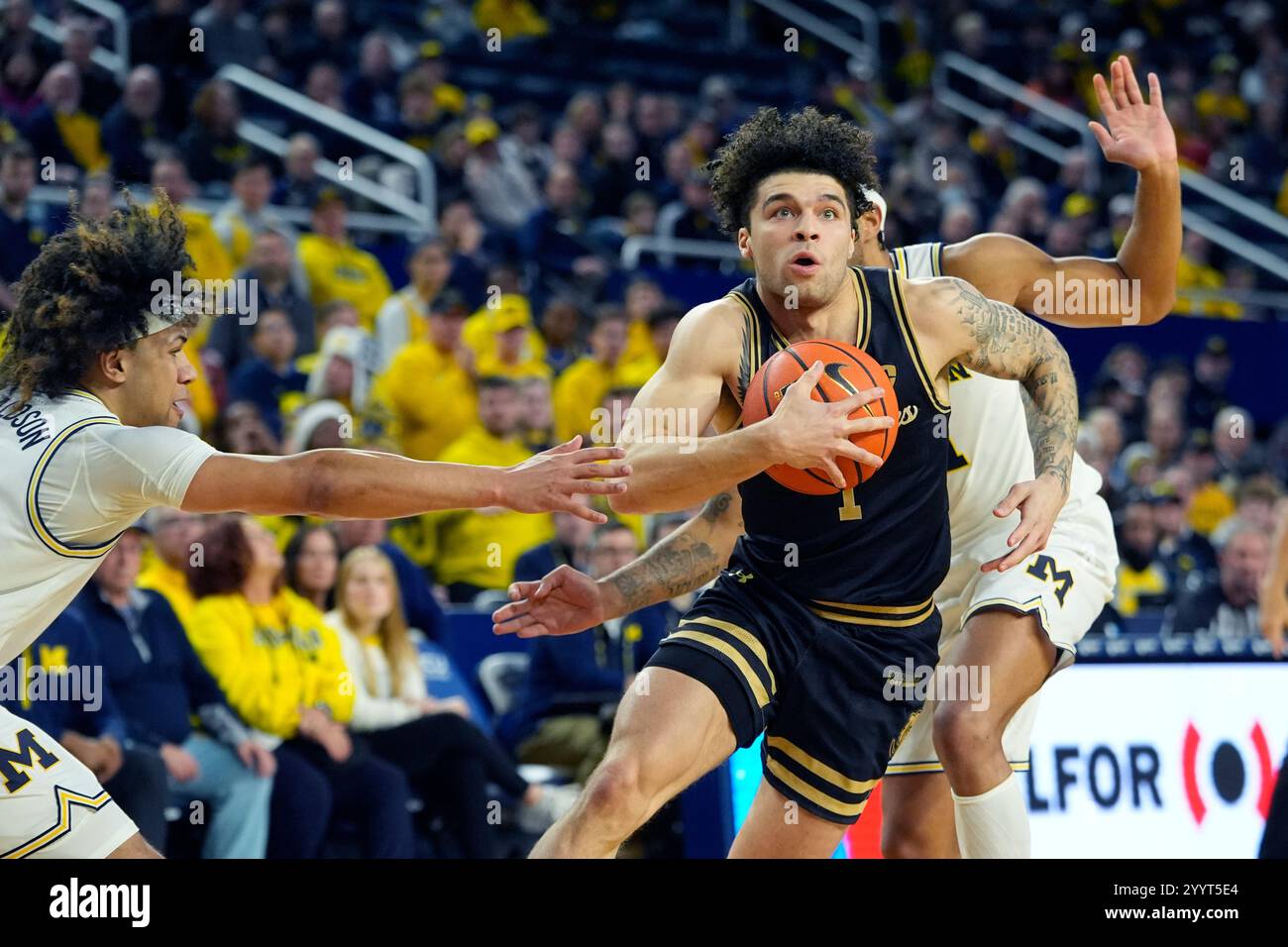 Purdue Fort Wayne guard Jalen Jackson (1) drives during the first half ...