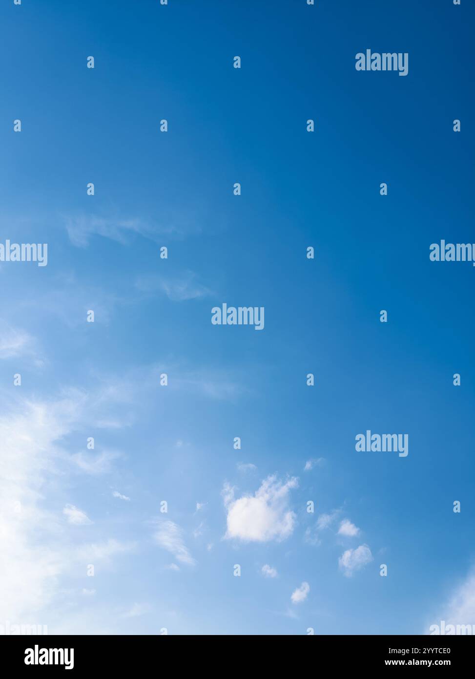 Scattered cloudscape hi-res stock photography and images - Alamy