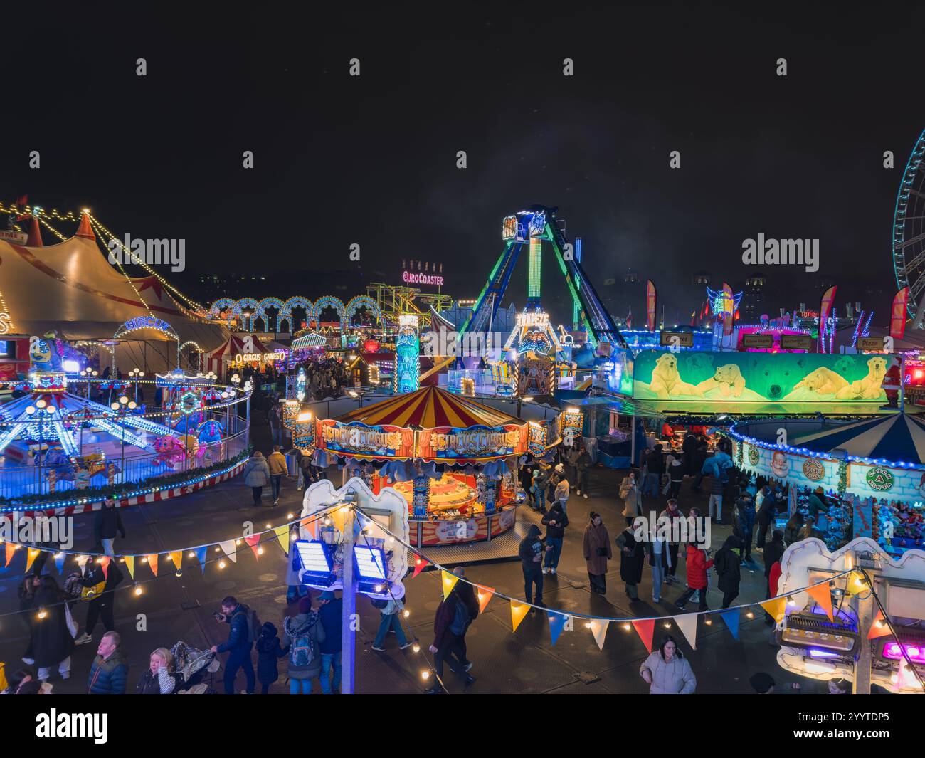 Bustling amusement park scene hi-res stock photography and images - Alamy