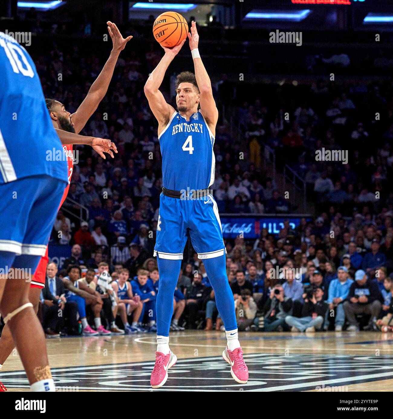 Kentucky Wildcats guard Koby Brea (4) shoots a there point attempt ...
