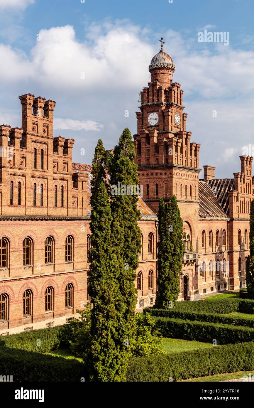 Large building lot windows tower hi-res stock photography and images ...