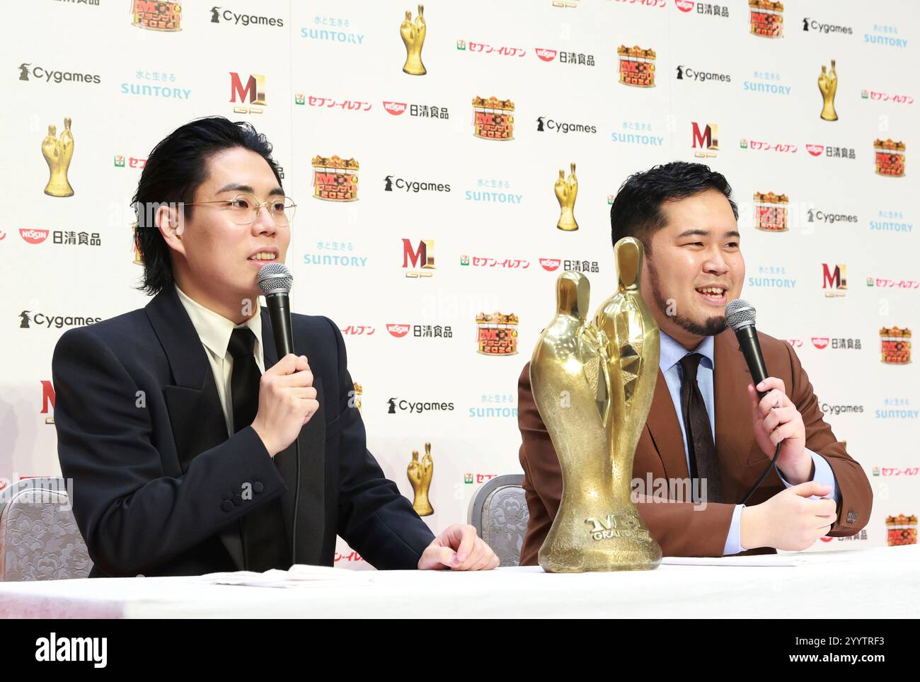 Comedian duo "Reiwa Roman", Takahira Kuruma (L) and Matsui Kemuri ...