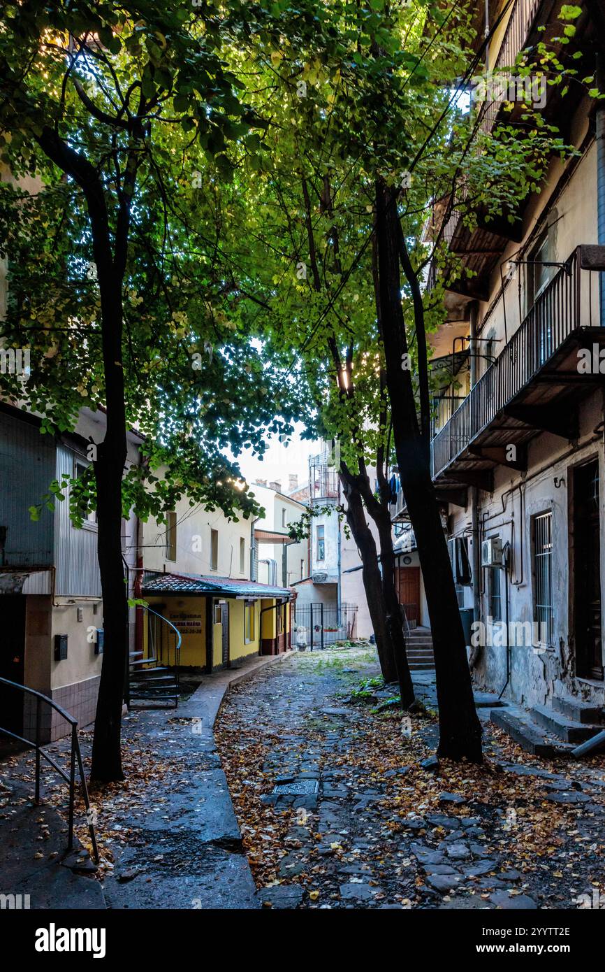 Traditional building left hi-res stock photography and images - Alamy