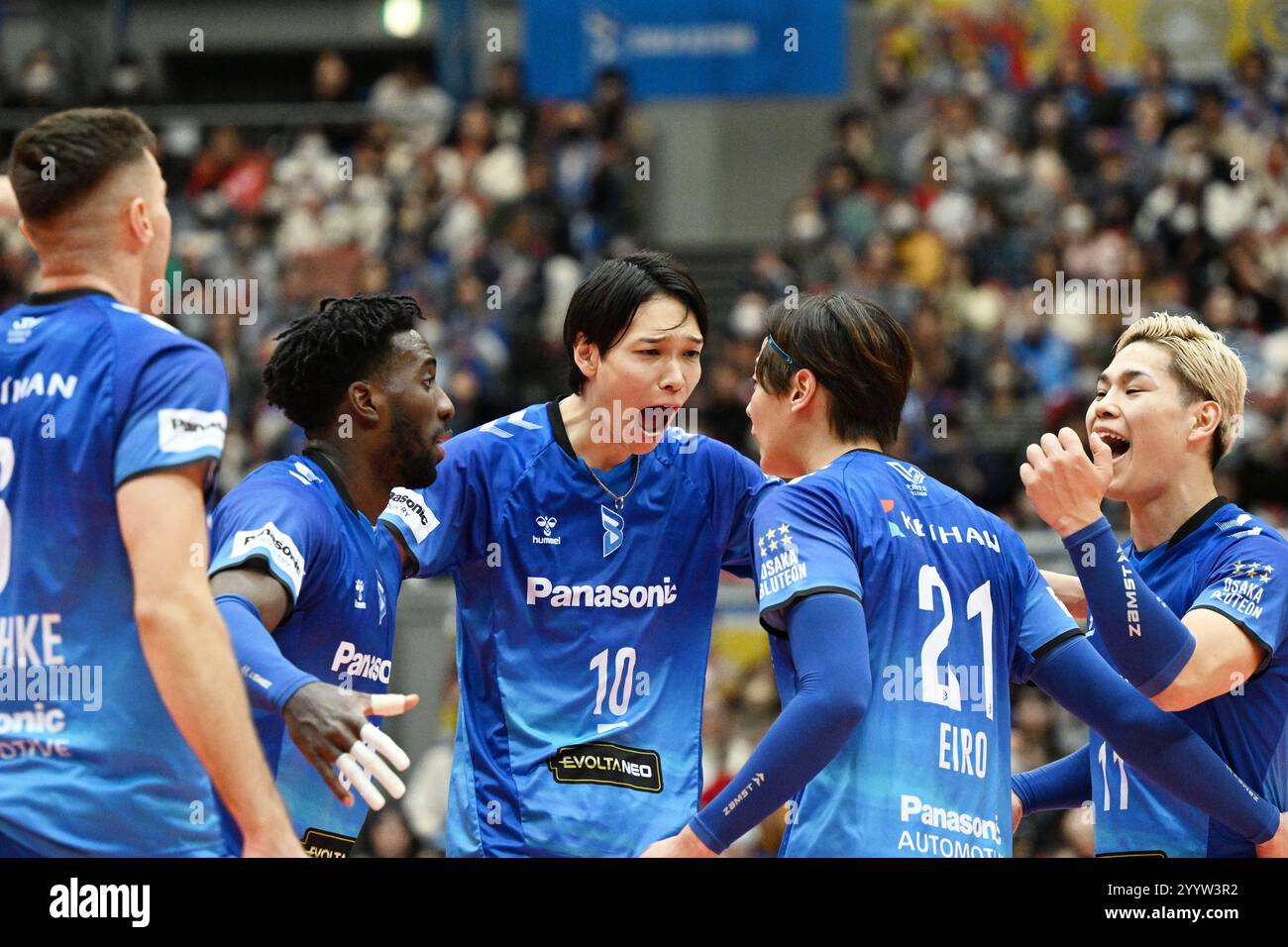 Osaka, Japan. Credit: MATSUO. 22nd Dec, 2024. Osaka Bluteon team group ...