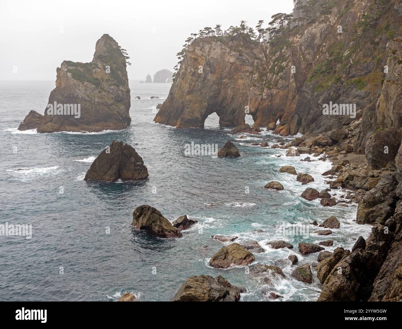 Cliffs sea stacks arches hi-res stock photography and images - Alamy
