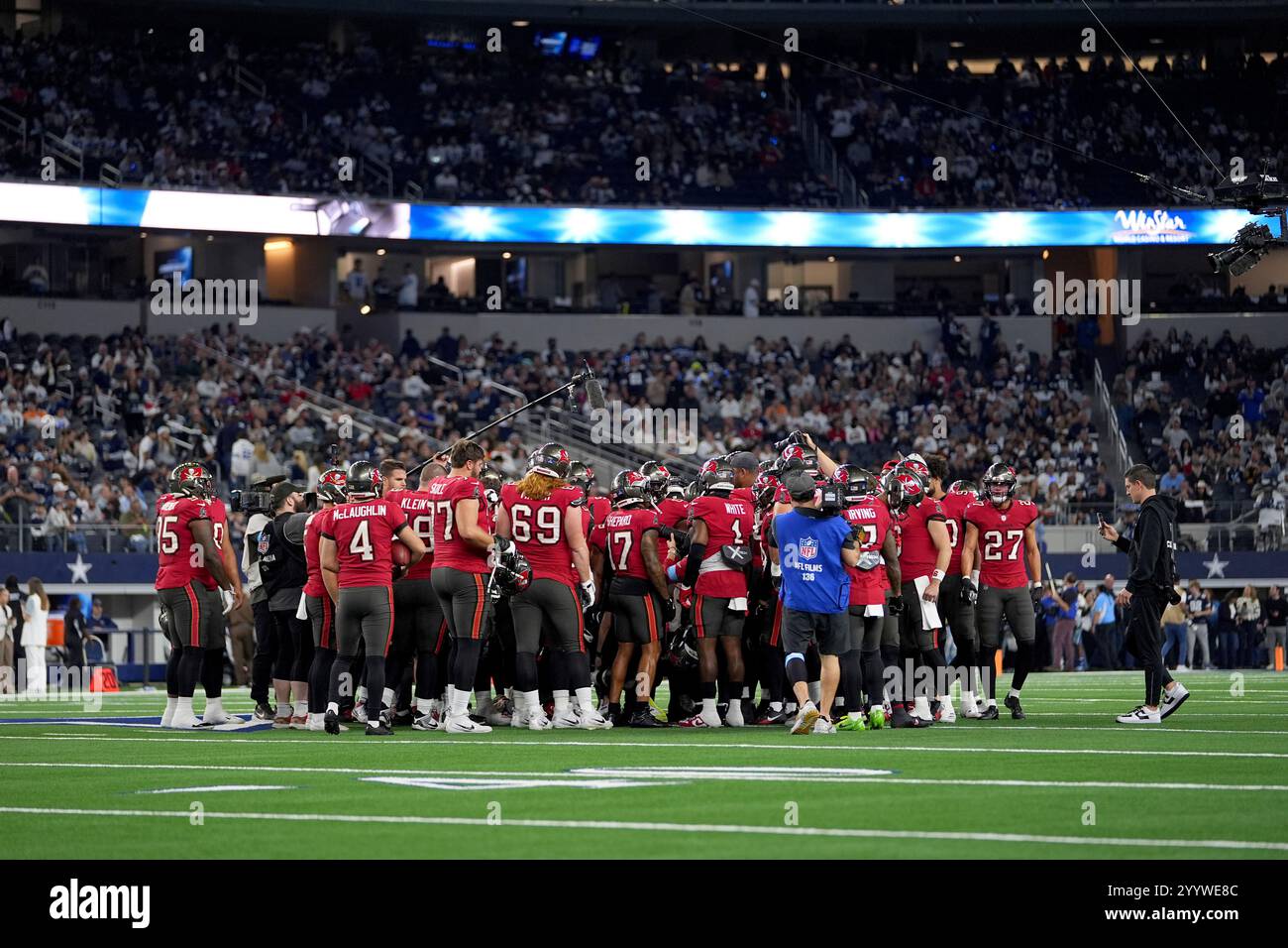 The Tampa Bay Buccaneers huddle at mid field after warmups before an ...