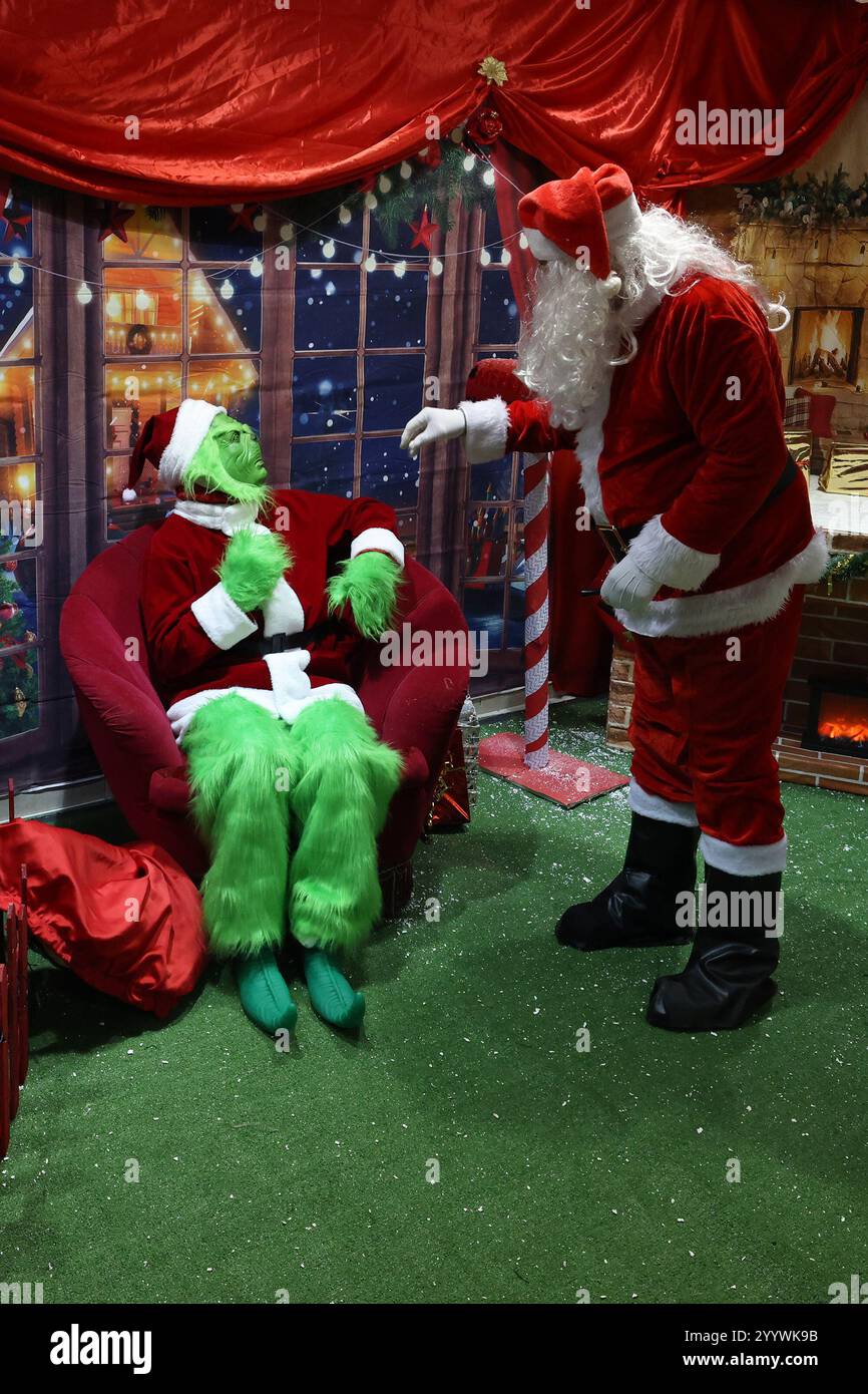 in the photo Santa's house with the intruder the Grinch finally reborn ...