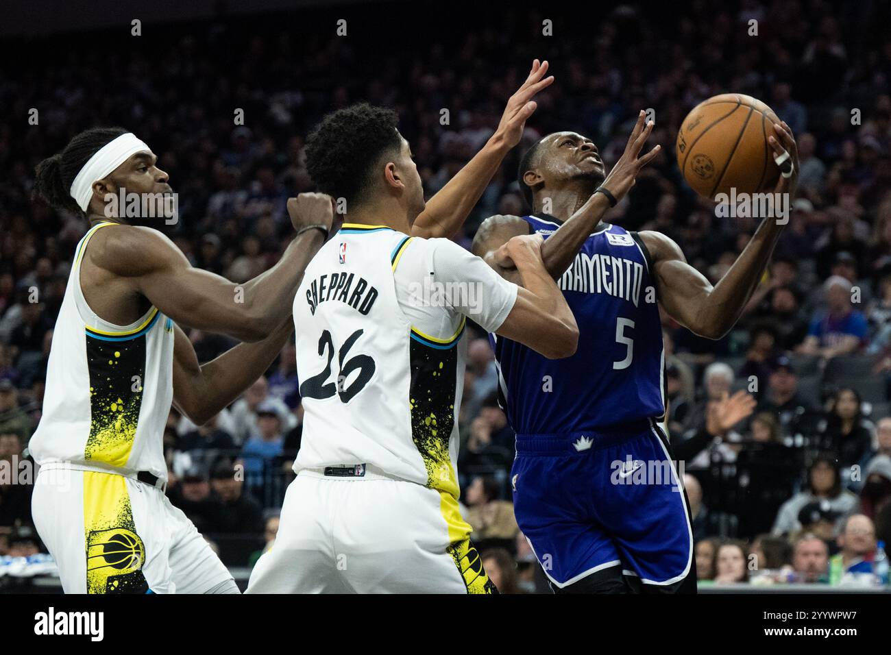 Sacramento, Ca, USA. 22nd Dec, 2024. Sacramento Kings guard De'Aaron ...