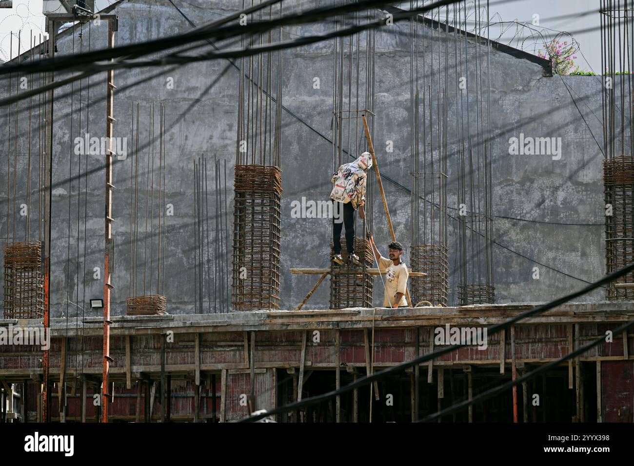 Nepal construction workers hi-res stock photography and images - Alamy