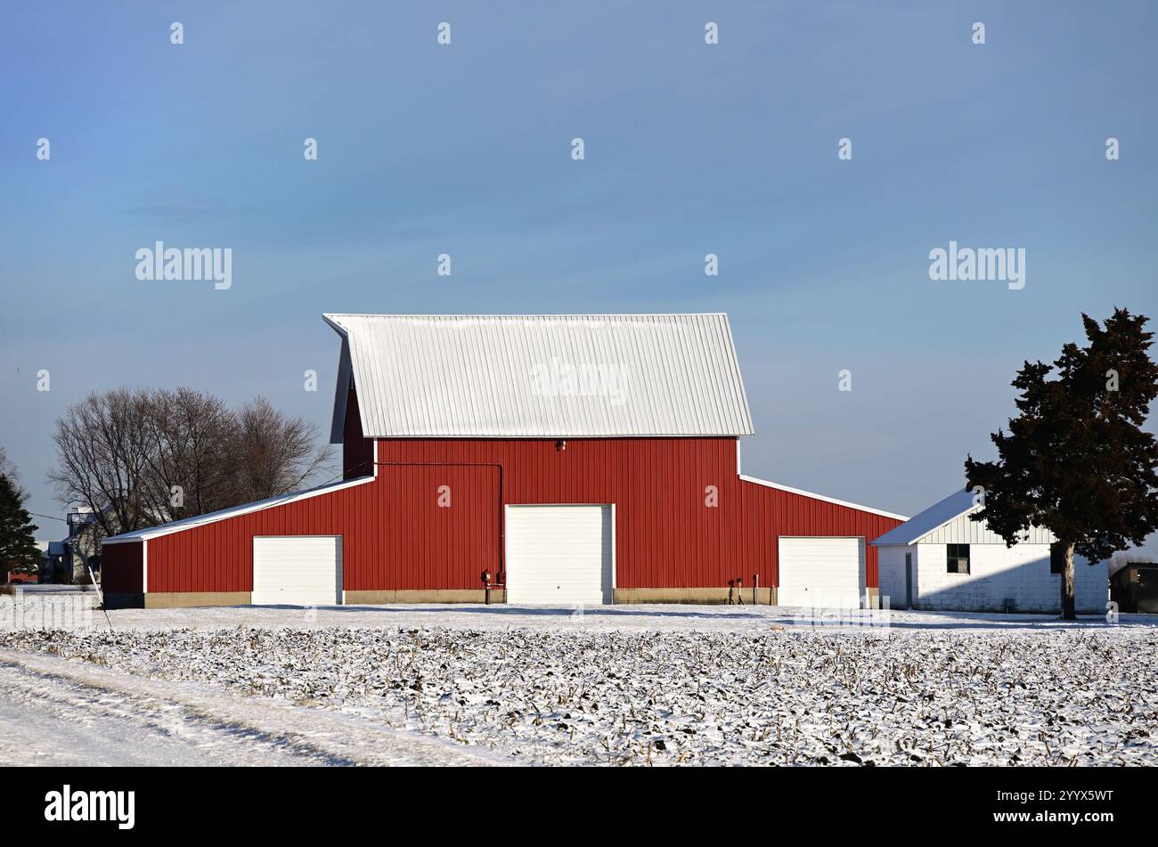 Sugar Grove, Illinois, USA. A tidy red barn sits next to a field dusted ...