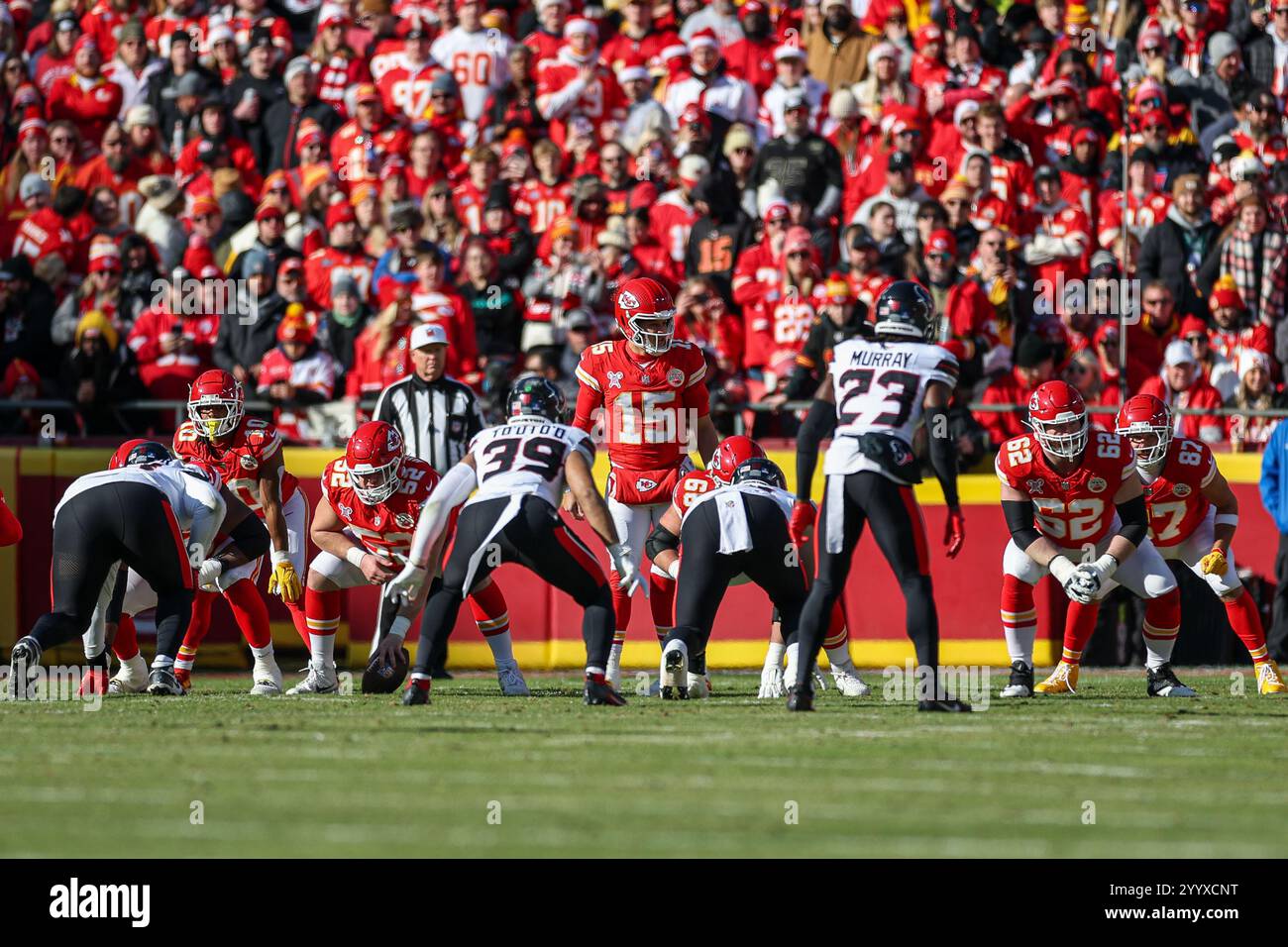 Kansas City, MO, USA. 21st Dec, 2024. Kansas City Chiefs running back ...