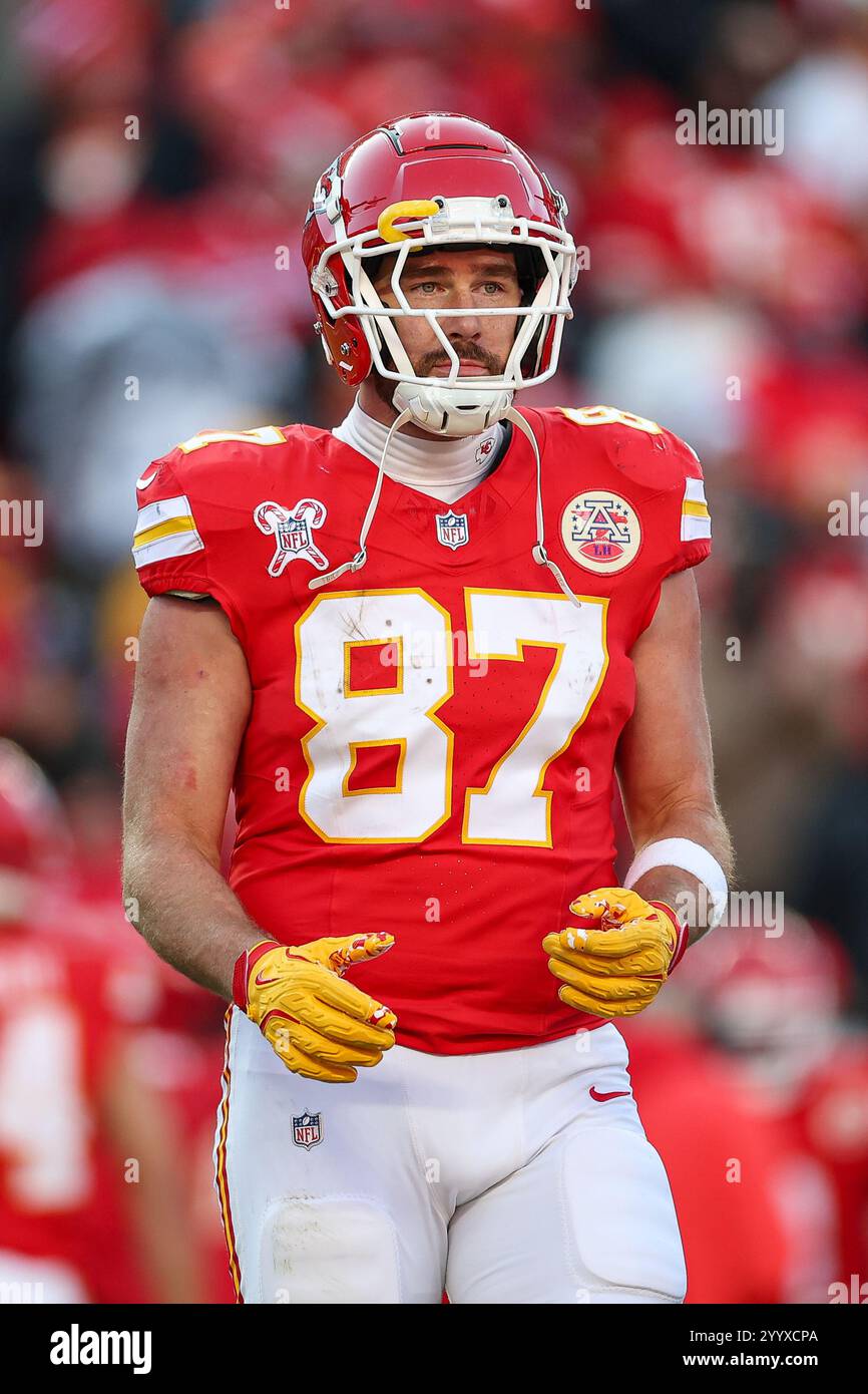 Kansas City, MO, USA. 21st Dec, 2024. Kansas City Chiefs tight end ...