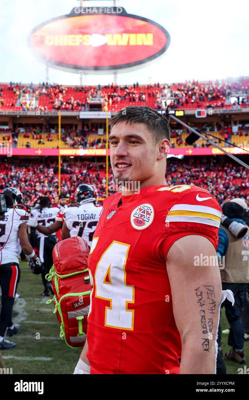 Kansas City, MO, USA. 21st Dec, 2024. Kansas City Chiefs linebacker Leo ...