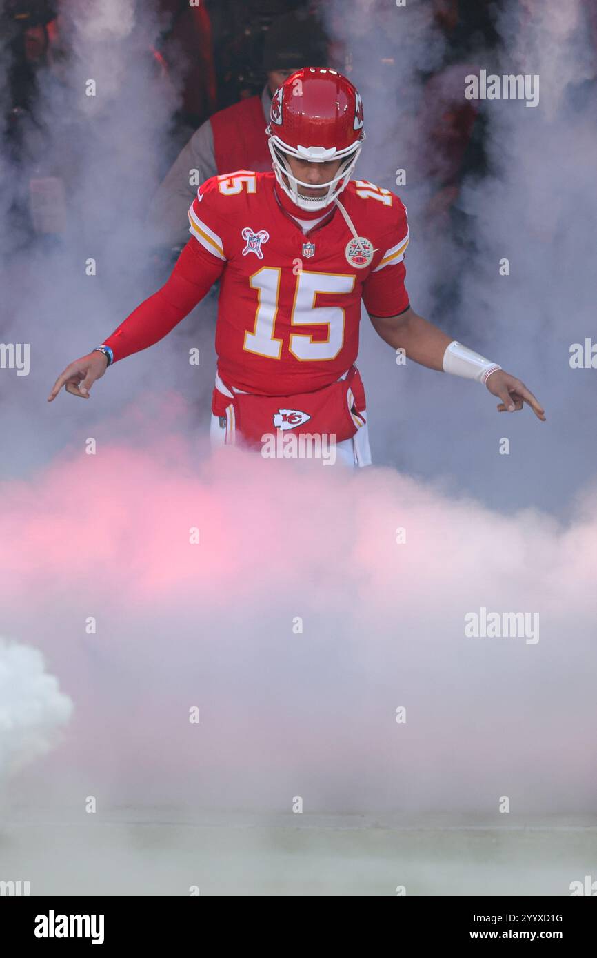 Kansas City, MO, USA. 21st Dec, 2024. Kansas City Chiefs quarterback ...