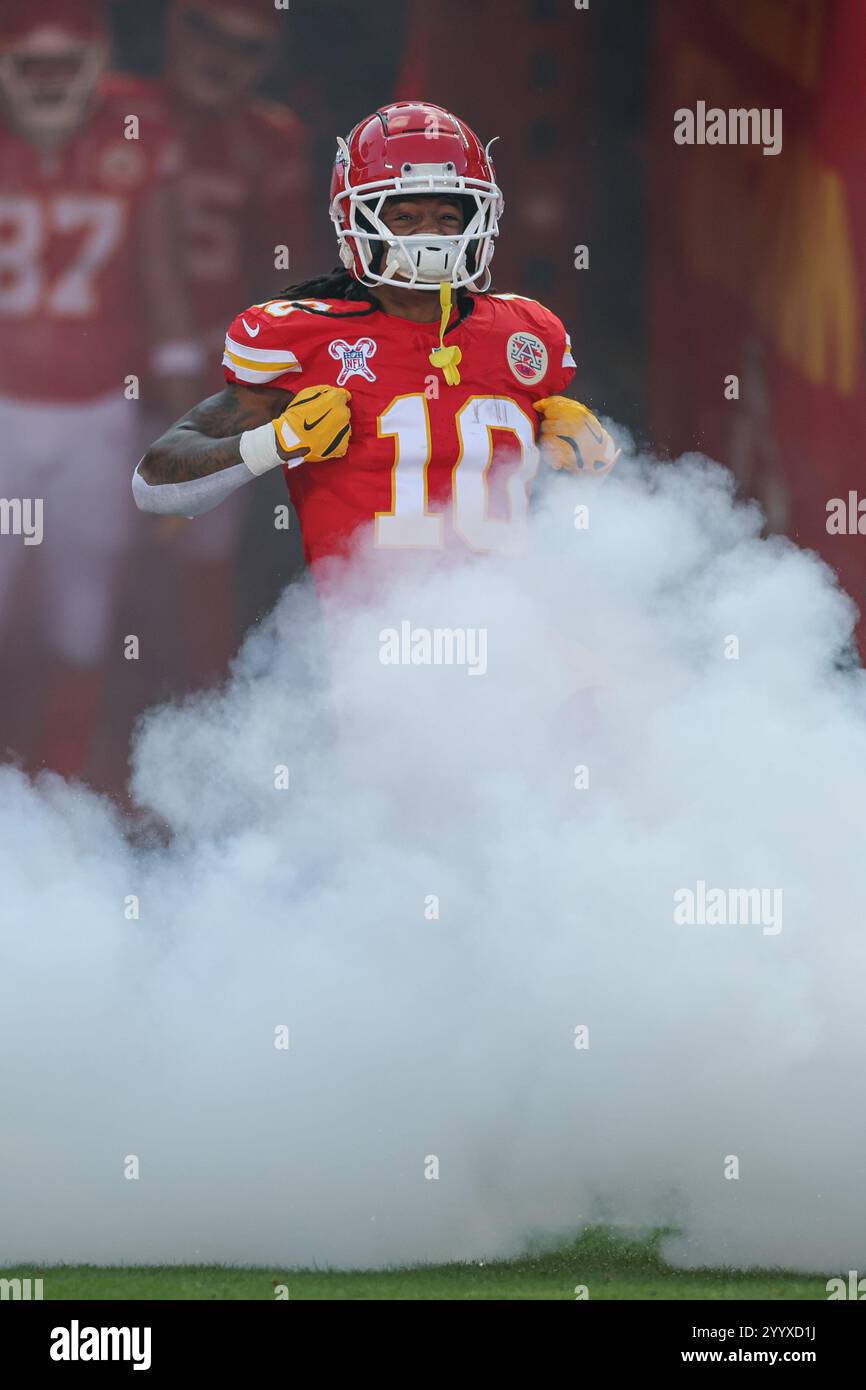 Kansas City, MO, USA. 21st Dec, 2024. Kansas City Chiefs running back ...