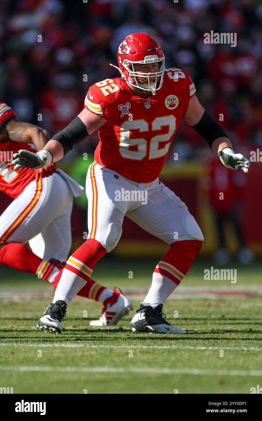 Kansas City, MO, USA. 21st Dec, 2024. Kansas City Chiefs guard Joe ...