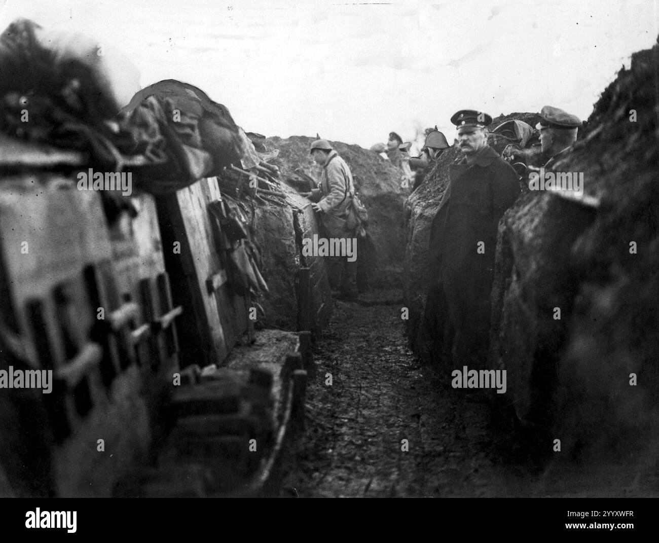 Eerste Wereldoorlog, landoorlog, Duitse loopgraaf aan het westelijk ...