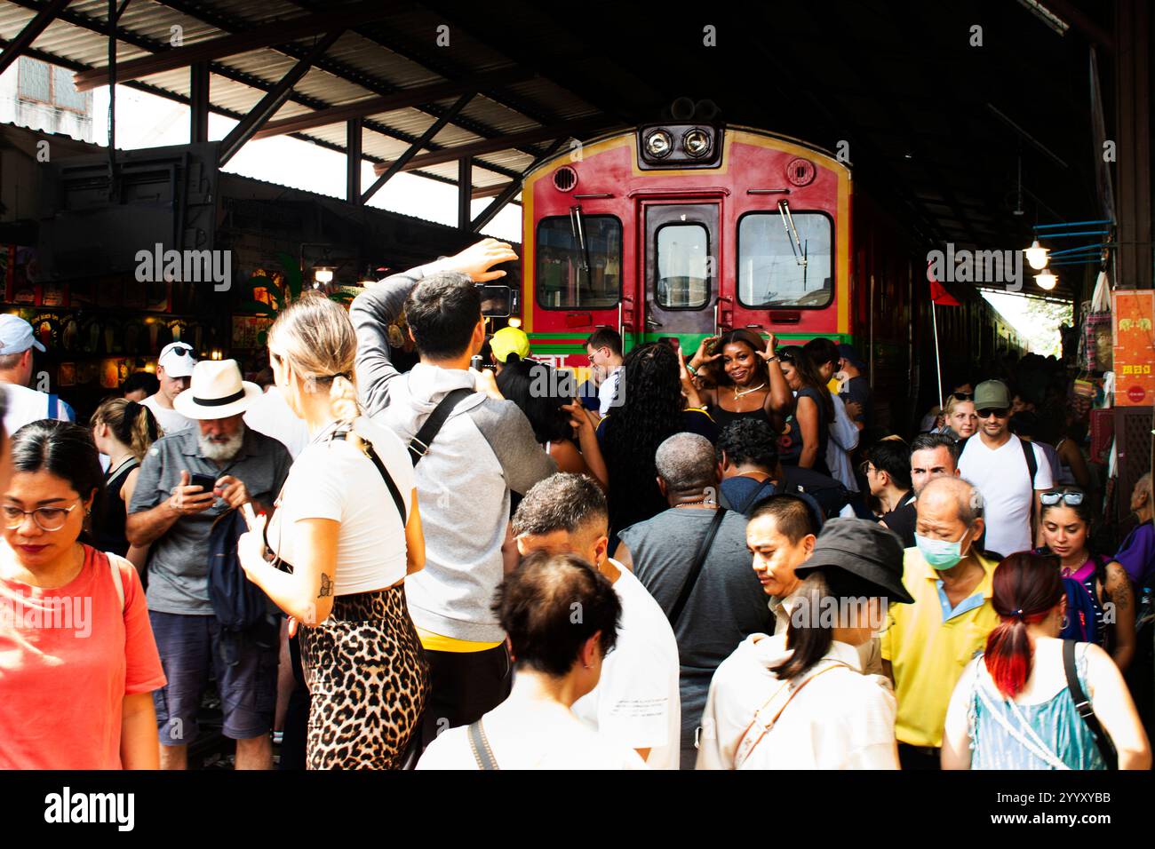 Talad rom hub hi-res stock photography and images - Alamy