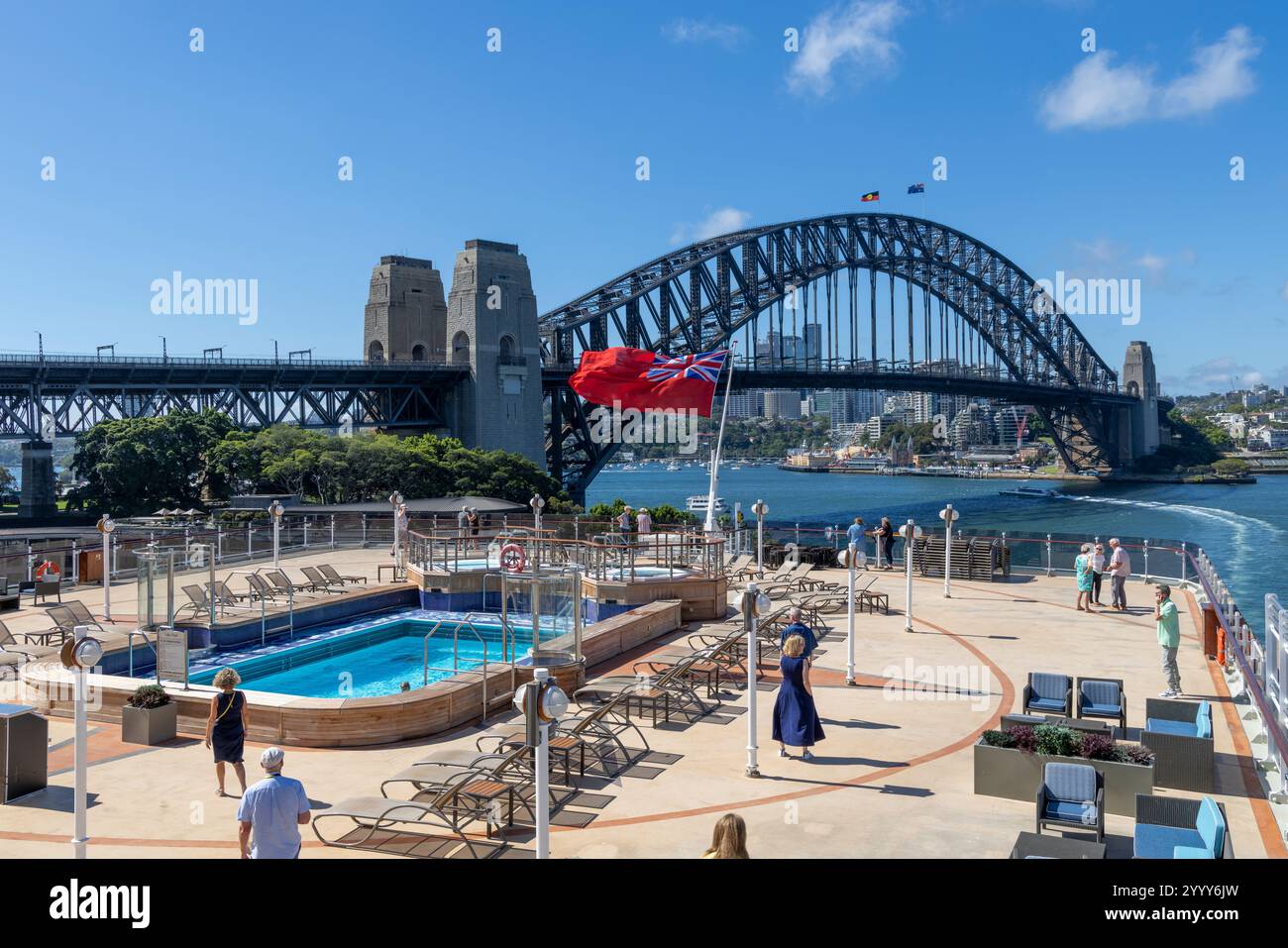 Cunard Queen Elizabeth cruise ship moored in Sydney Circular Quay with ...