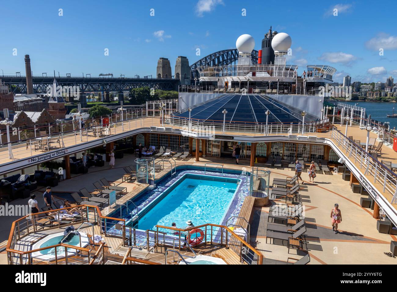 Ms vista sky hi-res stock photography and images - Alamy