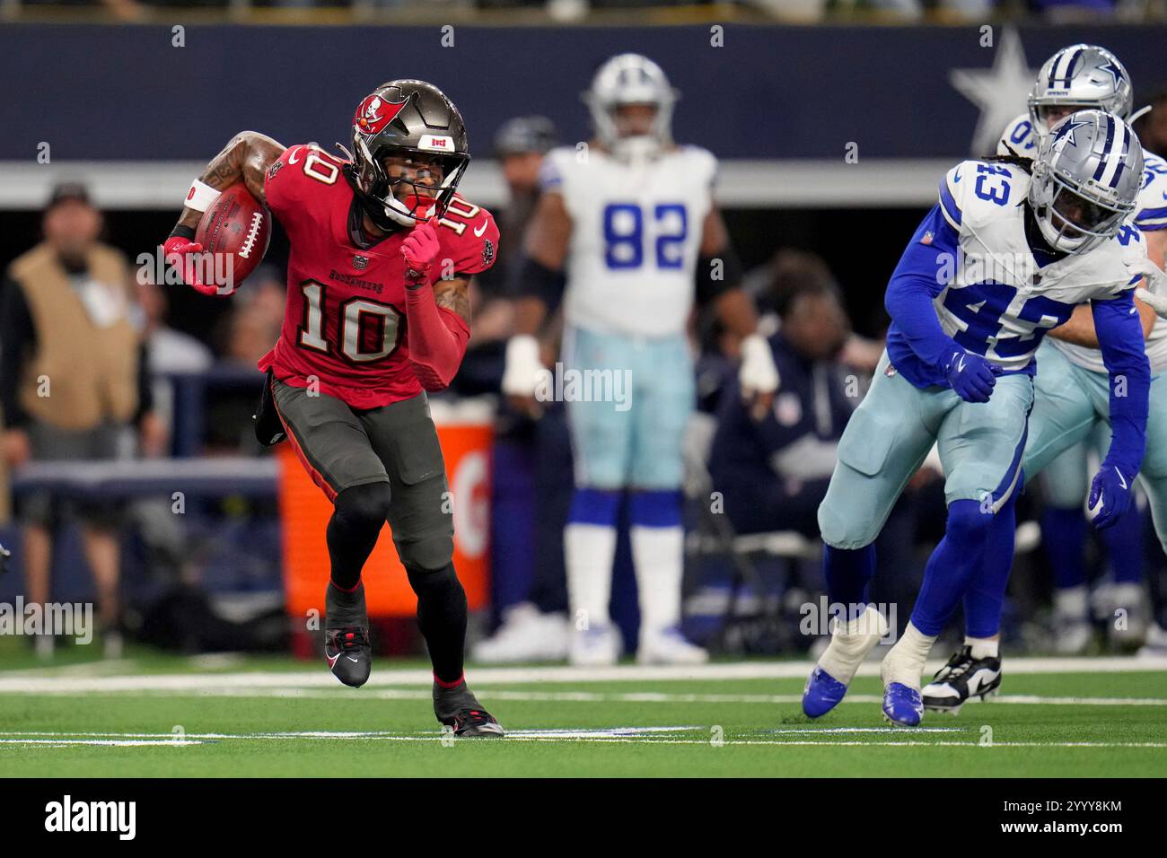 Tampa Bay Buccaneers wide receiver Trey Palmer (10) returns a punt as ...