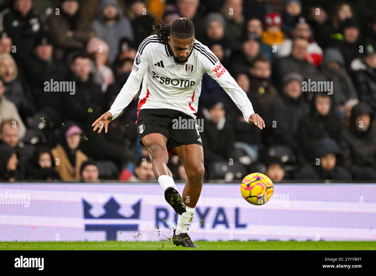 London, UK. 22nd Dec, 2024. LONDON, ENGLAND - DECEMBER 22: Alex Iwobi ...