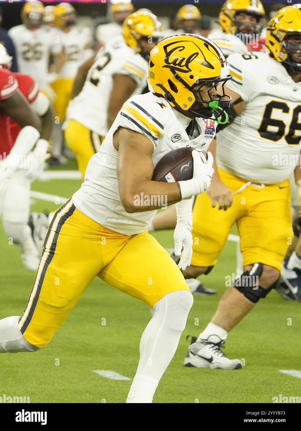 California running back Jaydn Ott (1) makes a play during an NCAA ...